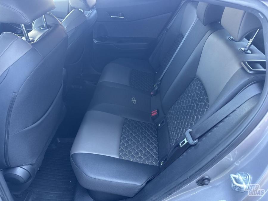 Pelēks Toyota C-HR 2020 Klaipėda, ar dzinēja tilpumu 1.80 L un nobraukumu 65 tūkst. km par 22900 €, foto 26 vietnē AUTOMOTO.COM.LV
