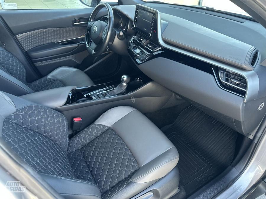 Pelēks Toyota C-HR 2020 Klaipėda, ar dzinēja tilpumu 1.80 L un nobraukumu 65 tūkst. km par 22900 €, foto 28 vietnē AUTOMOTO.COM.LV