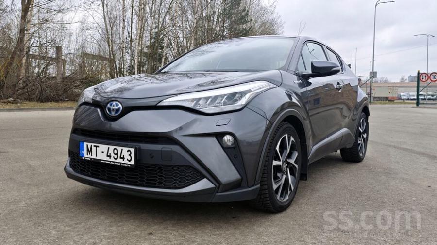 Grey Toyota C-HR 2021 in Riga, with an engine capacity of 1.80 L and mileage of 148 thousand km for 18900 €, photo 1 on AUTOMOTO.COM.LV
