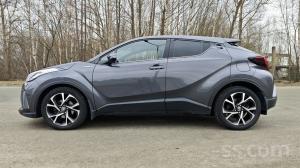 Grey Toyota C-HR 2021 in Riga, with an engine capacity of 1.80 L and mileage of 148 thousand km for 18900 €, photo 2 on AUTOMOTO.COM.LV