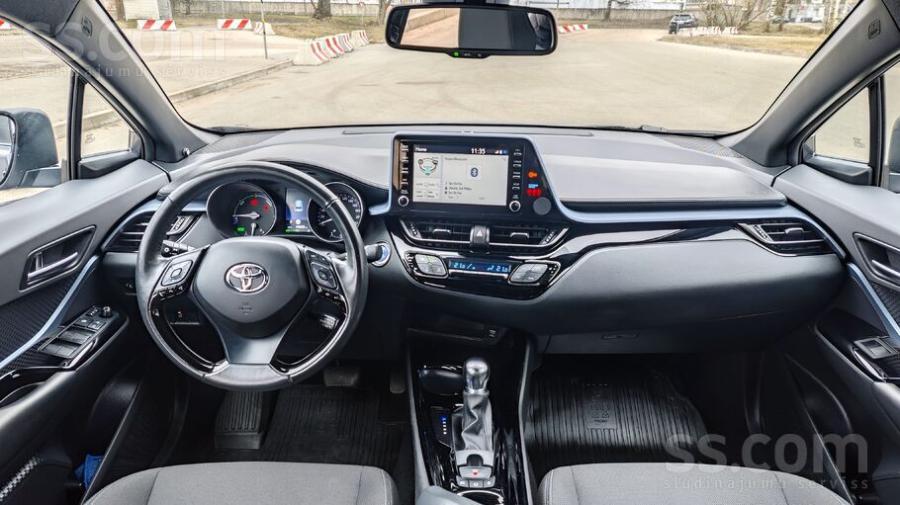 Grey Toyota C-HR 2021 in Riga, with an engine capacity of 1.80 L and mileage of 148 thousand km for 18900 €, photo 18 on AUTOMOTO.COM.LV