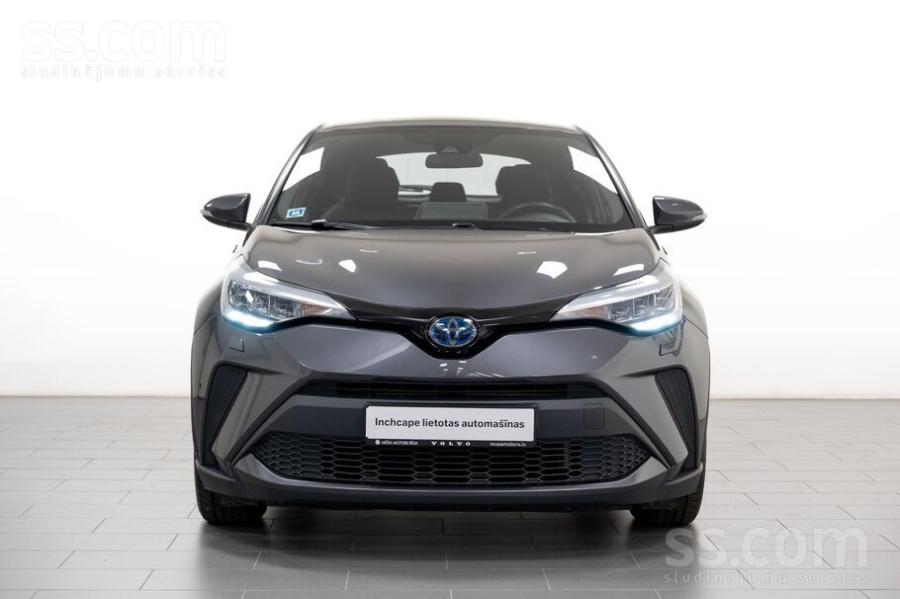 Серый Тойота C-HR 2021 в Рига, объемом двигателя 1.80 л и пробегом 63 тыс. км за 20900 €, фото 3 на AUTOMOTO.COM.LV