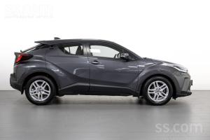 Серый Тойота C-HR 2021 в Рига, объемом двигателя 1.80 л и пробегом 63 тыс. км за 20900 €, фото 8 на AUTOMOTO.COM.LV