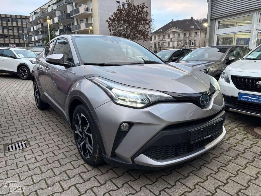 Grey Toyota C-HR 2021 in Kaunas, with an engine capacity of 1.80 L and mileage of 19 thousand km for 25480 €, photo 2 on AUTOMOTO.COM.LV