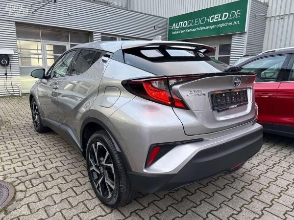 Grey Toyota C-HR 2021 in Kaunas, with an engine capacity of 1.80 L and mileage of 19 thousand km for 25480 €, photo 4 on AUTOMOTO.COM.LV