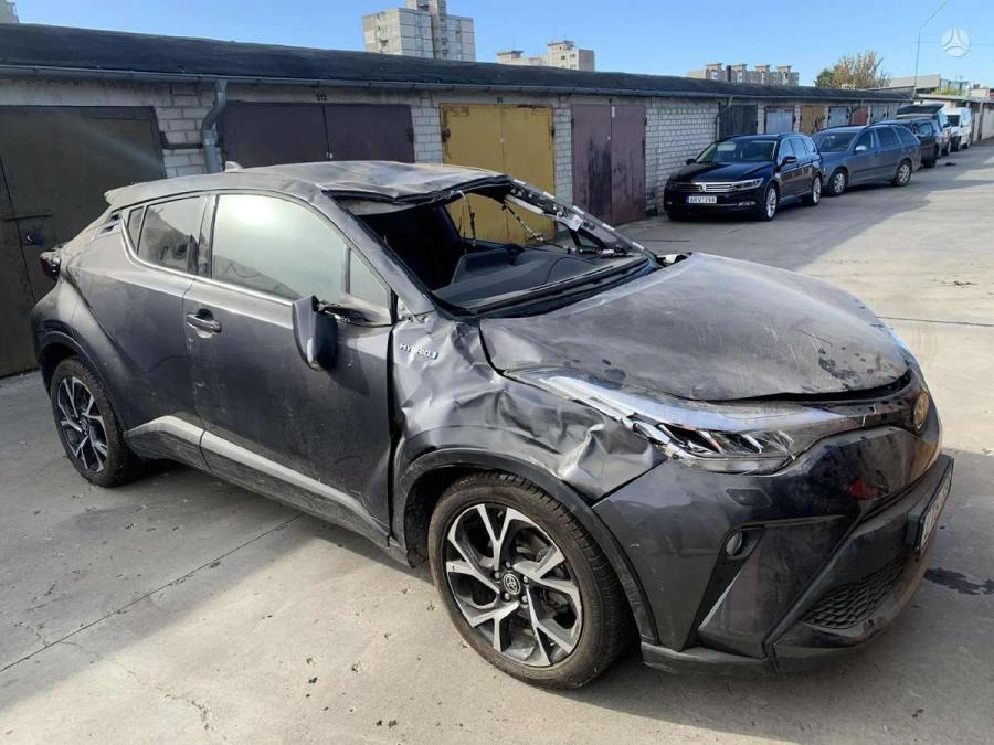Pelēks Toyota C-HR 2021 Kauņa, ar dzinēja tilpumu 1.80 L un nobraukumu 38 tūkst. km par 12100 €, foto 2 vietnē AUTOMOTO.COM.LV