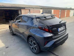 Pelēks Toyota C-HR 2021 Kauņa, ar dzinēja tilpumu 1.80 L un nobraukumu 38 tūkst. km par 12100 €, foto 3 vietnē AUTOMOTO.COM.LV