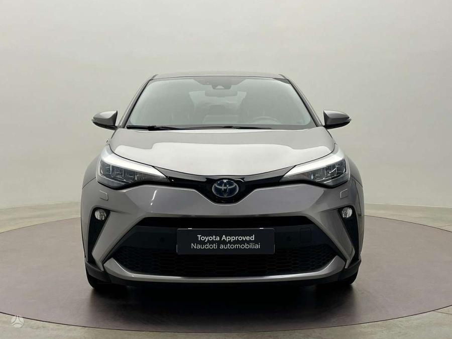 Grey Toyota C-HR 2021 in Panevezys, with an engine capacity of 1.80 L and mileage of 40 thousand km for 22990 €, photo 2 on AUTOMOTO.COM.LV