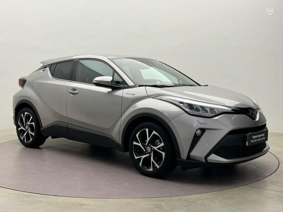 Grey Toyota C-HR 2021 in Panevezys, with an engine capacity of 1.80 L and mileage of 40 thousand km for 22990 €, photo 3 on AUTOMOTO.COM.LV