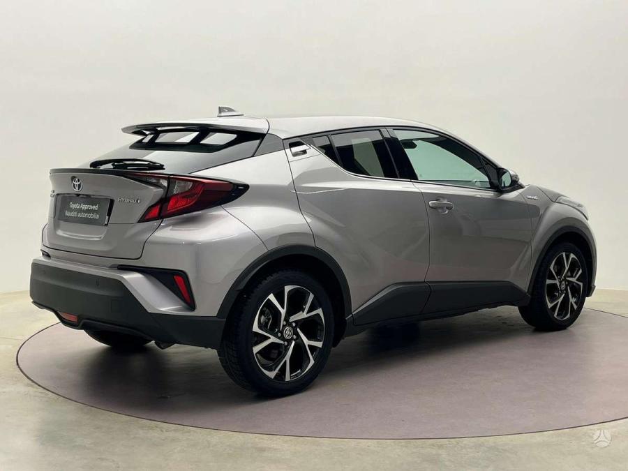 Grey Toyota C-HR 2021 in Panevezys, with an engine capacity of 1.80 L and mileage of 40 thousand km for 22990 €, photo 8 on AUTOMOTO.COM.LV