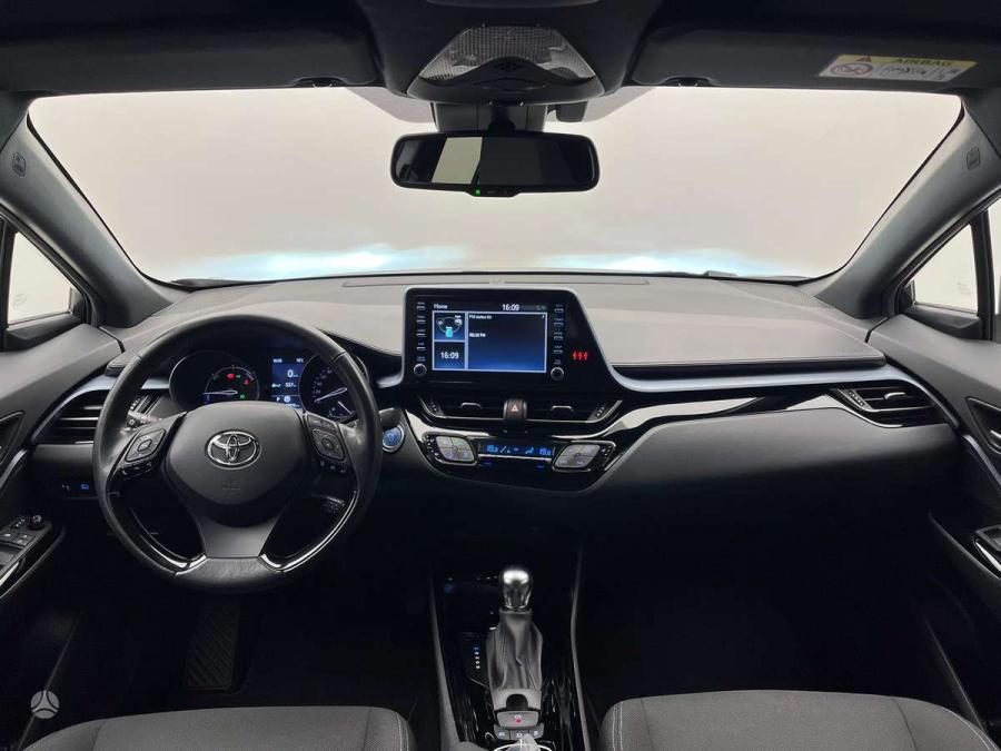 Grey Toyota C-HR 2021 in Panevezys, with an engine capacity of 1.80 L and mileage of 40 thousand km for 22990 €, photo 19 on AUTOMOTO.COM.LV
