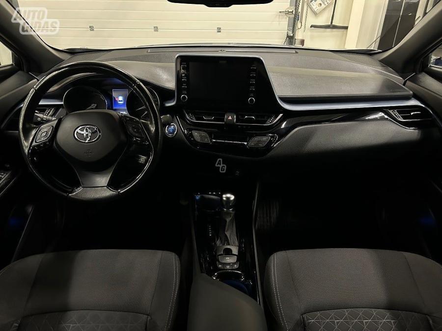 Grey Toyota C-HR 2021 in Kaunas, with an engine capacity of 0.00 L and mileage of 78 thousand km for 24889 €, photo 12 on AUTOMOTO.COM.LV