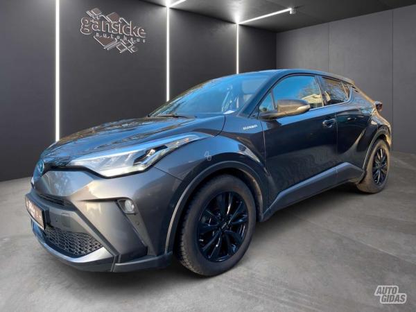 Grey Toyota C-HR 2021 in Kaunas, with an engine capacity of 1.80 L and mileage of 84 thousand km for 21669 €, photo 1 on AUTOMOTO.COM.LV