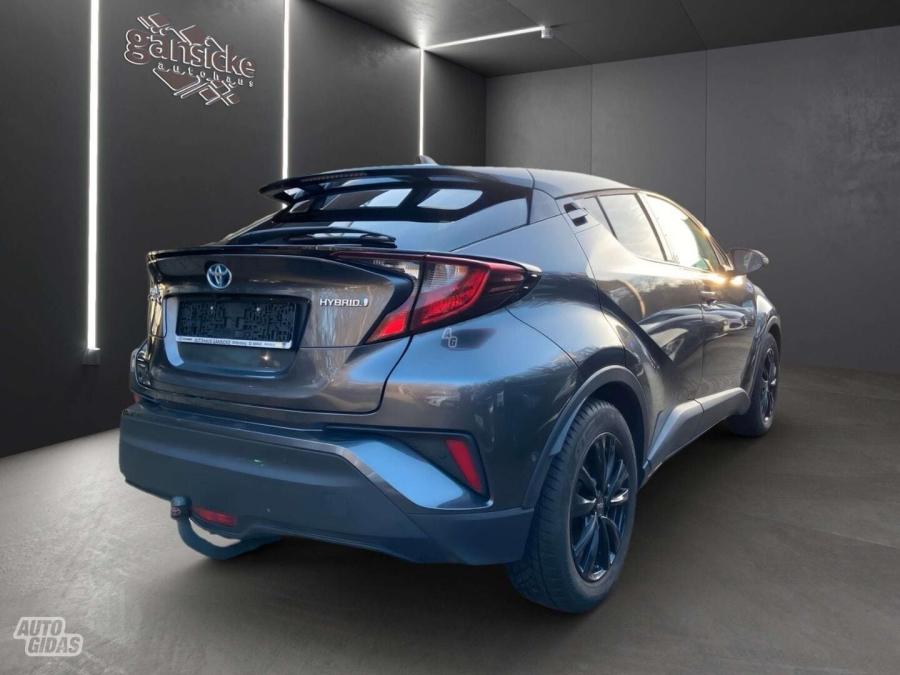 Grey Toyota C-HR 2021 in Kaunas, with an engine capacity of 1.80 L and mileage of 84 thousand km for 21669 €, photo 4 on AUTOMOTO.COM.LV