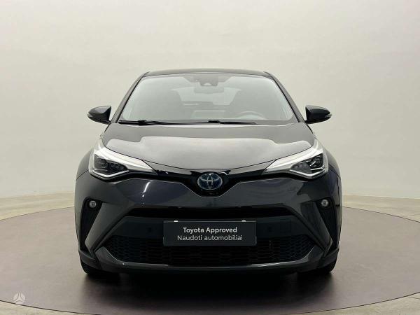 Grey Toyota C-HR 2021 in Panevezys, with an engine capacity of 1.80 L and mileage of 44 thousand km for 23790 €, photo 2 on AUTOMOTO.COM.LV