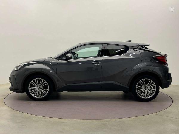 Grey Toyota C-HR 2021 in Panevezys, with an engine capacity of 1.80 L and mileage of 44 thousand km for 23790 €, photo 5 on AUTOMOTO.COM.LV
