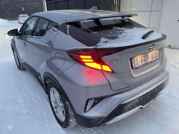 Pelēks Toyota C-HR 2021 Viļņa, ar dzinēja tilpumu 2.00 L un nobraukumu 29 tūkst. km par 20999 €, foto 7 vietnē AUTOMOTO.COM.LV