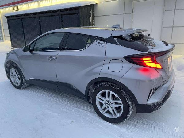 Pelēks Toyota C-HR 2021 Viļņa, ar dzinēja tilpumu 2.00 L un nobraukumu 29 tūkst. km par 20999 €, foto 8 vietnē AUTOMOTO.COM.LV