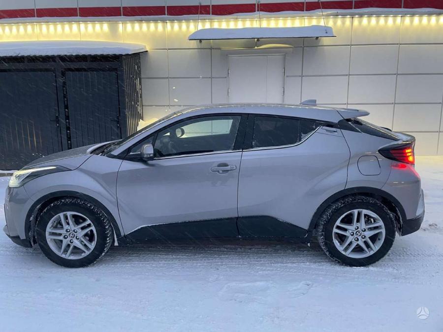 Pelēks Toyota C-HR 2021 Viļņa, ar dzinēja tilpumu 2.00 L un nobraukumu 29 tūkst. km par 20999 €, foto 9 vietnē AUTOMOTO.COM.LV