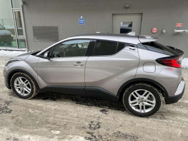 Pelēks Toyota C-HR 2021 Viļņa, ar dzinēja tilpumu 2.00 L un nobraukumu 30 tūkst. km par 20999 €, foto 8 vietnē AUTOMOTO.COM.LV