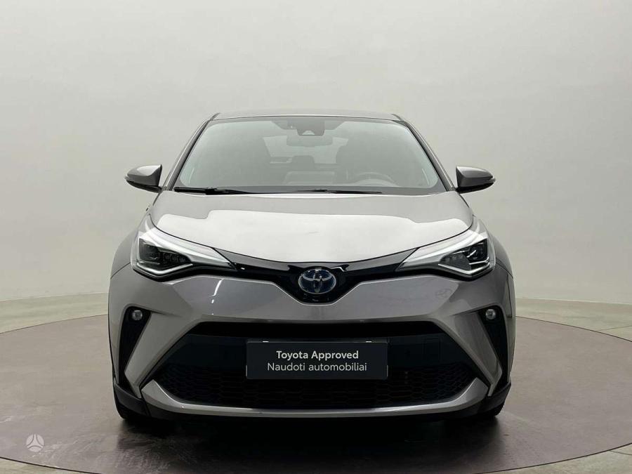 Серый Тойота C-HR 2021 в Паневежис, объемом двигателя 1.80 л и пробегом 79 тыс. км за 22990 €, фото 2 на AUTOMOTO.COM.LV