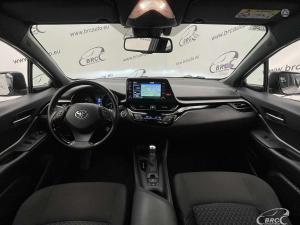 Grey Toyota C-HR 2021 in Vilnius, with an engine capacity of 1.80 L and mileage of 132 thousand km for 18350 €, photo 4 on AUTOMOTO.COM.LV