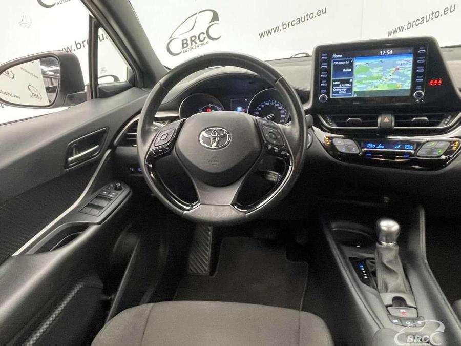 Grey Toyota C-HR 2021 in Vilnius, with an engine capacity of 1.80 L and mileage of 132 thousand km for 18350 €, photo 14 on AUTOMOTO.COM.LV