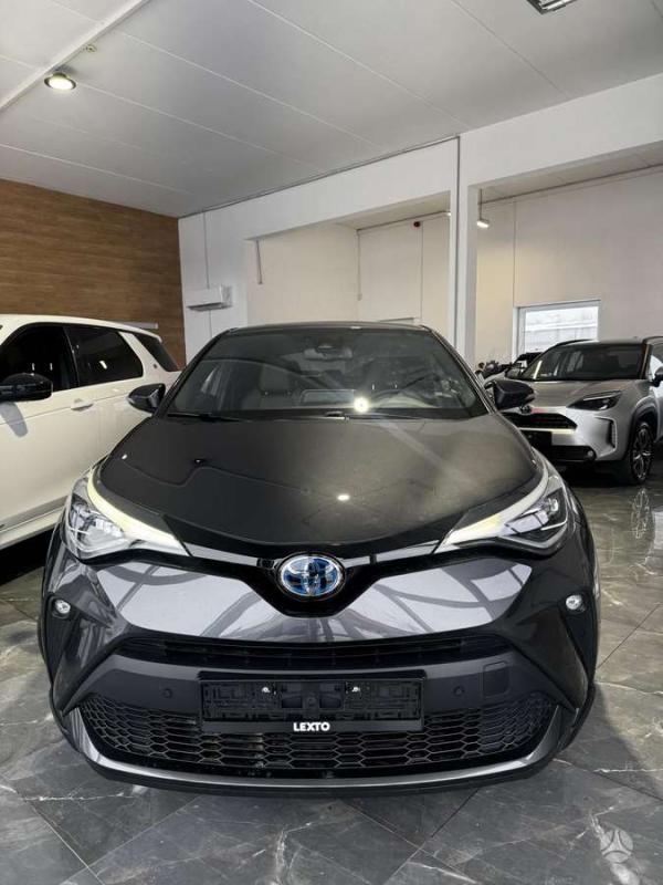 Grey Toyota C-HR 2021 in Panevezys, with an engine capacity of 1.80 L and mileage of 91 thousand km for 20900 €, photo 2 on AUTOMOTO.COM.LV