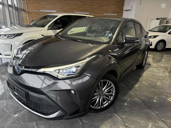 Grey Toyota C-HR 2021 in Panevezys, with an engine capacity of 1.80 L and mileage of 91 thousand km for 20900 €, photo 3 on AUTOMOTO.COM.LV