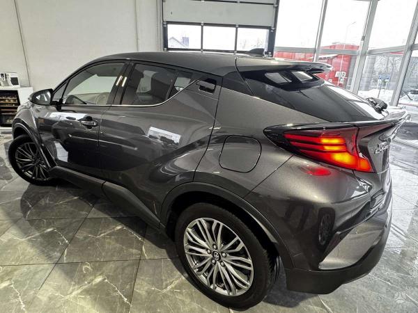 Grey Toyota C-HR 2021 in Panevezys, with an engine capacity of 1.80 L and mileage of 91 thousand km for 20900 €, photo 4 on AUTOMOTO.COM.LV
