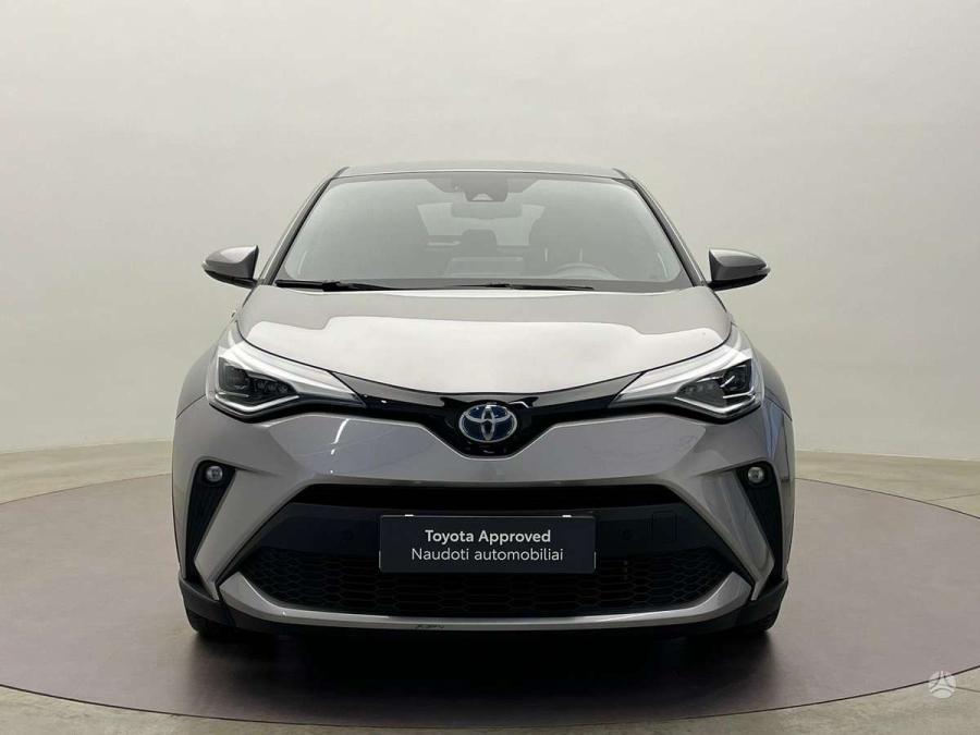 Серый Тойота C-HR 2021 в Паневежис, объемом двигателя 1.80 л и пробегом 104 тыс. км за 22990 €, фото 2 на AUTOMOTO.COM.LV