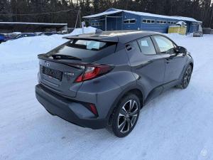 Grey Toyota C-HR 2021 in Vilnius, with an engine capacity of 1.80 L and mileage of 99 thousand km for 19900 €, photo 5 on AUTOMOTO.COM.LV
