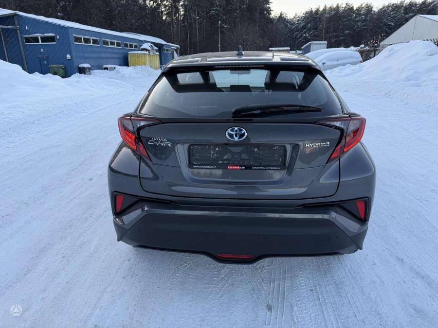 Grey Toyota C-HR 2021 in Vilnius, with an engine capacity of 1.80 L and mileage of 99 thousand km for 19900 €, photo 6 on AUTOMOTO.COM.LV