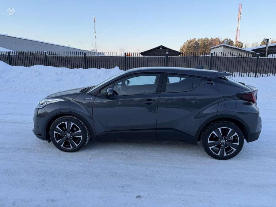 Grey Toyota C-HR 2021 in Vilnius, with an engine capacity of 1.80 L and mileage of 99 thousand km for 19900 €, photo 8 on AUTOMOTO.COM.LV