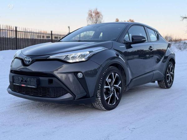 Pelēks Toyota C-HR 2021 Viļņa, ar dzinēja tilpumu 1.80 L un nobraukumu 124 tūkst. km par 19350 €, foto 1 vietnē AUTOMOTO.COM.LV