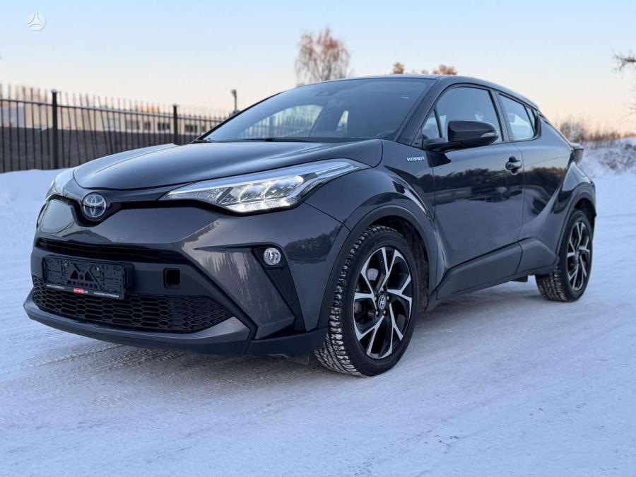 Серый Тойота C-HR 2021 в Вильнюс, объемом двигателя 1.80 л и пробегом 124 тыс. км за 19350 €, фото 1 на AUTOMOTO.COM.LV
