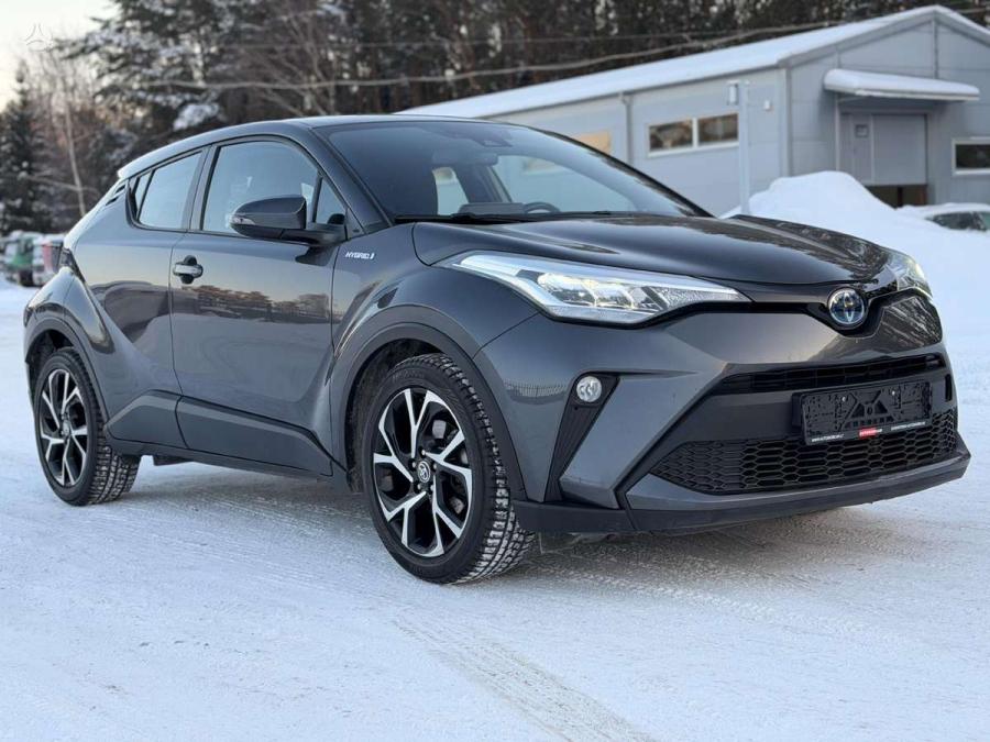 Серый Тойота C-HR 2021 в Вильнюс, объемом двигателя 1.80 л и пробегом 124 тыс. км за 19350 €, фото 3 на AUTOMOTO.COM.LV