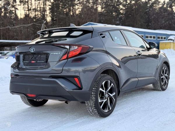 Pelēks Toyota C-HR 2021 Viļņa, ar dzinēja tilpumu 1.80 L un nobraukumu 124 tūkst. km par 19350 €, foto 5 vietnē AUTOMOTO.COM.LV