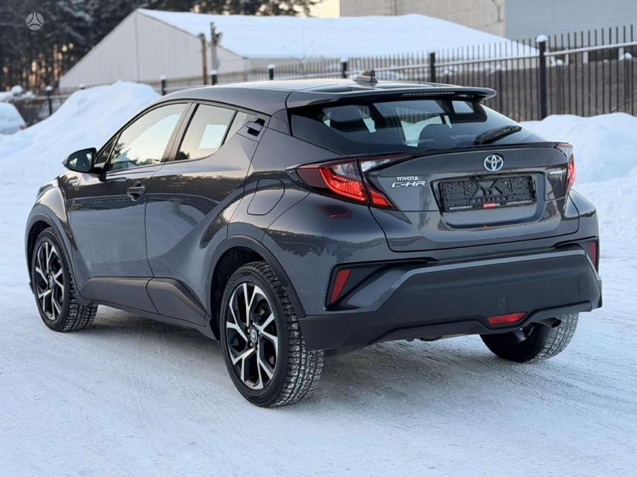Серый Тойота C-HR 2021 в Вильнюс, объемом двигателя 1.80 л и пробегом 124 тыс. км за 19350 €, фото 7 на AUTOMOTO.COM.LV