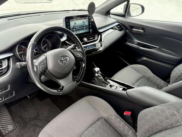 Pelēks Toyota C-HR 2021 Panevēža, ar dzinēja tilpumu 1.99 L un nobraukumu 152 tūkst. km par 18700 €, foto 11 vietnē AUTOMOTO.COM.LV