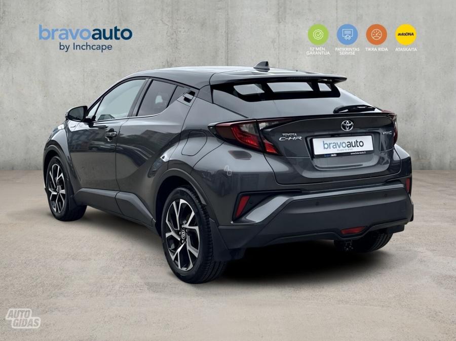 Серый Тойота C-HR 2021 в Каунас, объемом двигателя 1.80 л и пробегом 44 тыс. км за 22971 €, фото 4 на AUTOMOTO.COM.LV