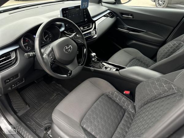 Серый Тойота C-HR 2021 в Каунас, объемом двигателя 1.80 л и пробегом 44 тыс. км за 22971 €, фото 9 на AUTOMOTO.COM.LV