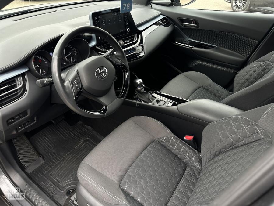 Серый Тойота C-HR 2021 в Каунас, объемом двигателя 1.80 л и пробегом 44 тыс. км за 22971 €, фото 10 на AUTOMOTO.COM.LV