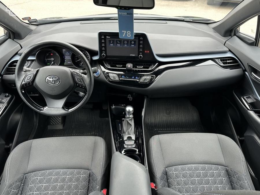 Серый Тойота C-HR 2021 в Каунас, объемом двигателя 1.80 л и пробегом 44 тыс. км за 22971 €, фото 14 на AUTOMOTO.COM.LV