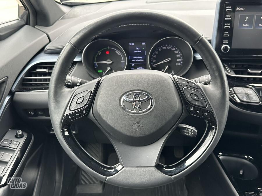 Серый Тойота C-HR 2021 в Каунас, объемом двигателя 1.80 л и пробегом 44 тыс. км за 22971 €, фото 15 на AUTOMOTO.COM.LV