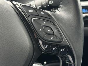 Серый Тойота C-HR 2021 в Каунас, объемом двигателя 1.80 л и пробегом 44 тыс. км за 22971 €, фото 17 на AUTOMOTO.COM.LV