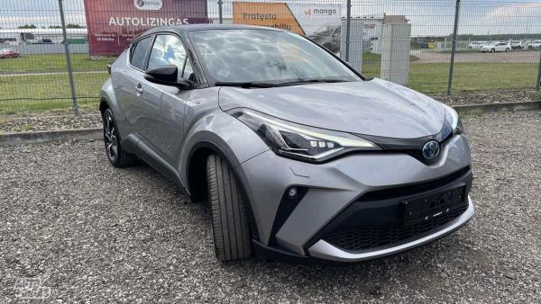 Pelēks Toyota C-HR 2021 Marijampole, ar dzinēja tilpumu 1.80 L un nobraukumu 86 tūkst. km par 19900 €, foto 3 vietnē AUTOMOTO.COM.LV