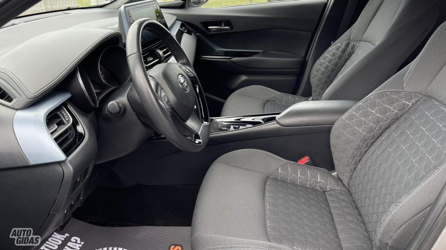 Grey Toyota C-HR 2021 in Marijampole, with an engine capacity of 1.80 L and mileage of 86 thousand km for 19900 €, photo 20 on AUTOMOTO.COM.LV