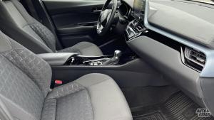 Grey Toyota C-HR 2021 in Marijampole, with an engine capacity of 1.80 L and mileage of 86 thousand km for 19900 €, photo 37 on AUTOMOTO.COM.LV