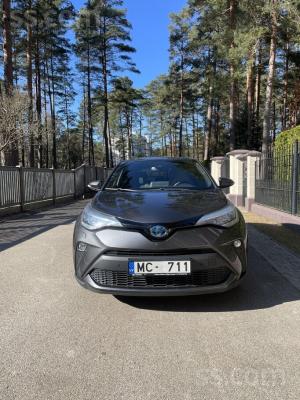 Pelēks Toyota C-HR 2021 Rīga, ar dzinēja tilpumu 1.80 L un nobraukumu 88 tūkst. km par 20000 €, foto 3 vietnē AUTOMOTO.COM.LV